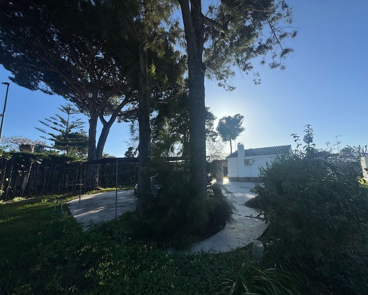 Chiclana Garden Cottage  & Pool, Vintage & Quiet - San Fernando