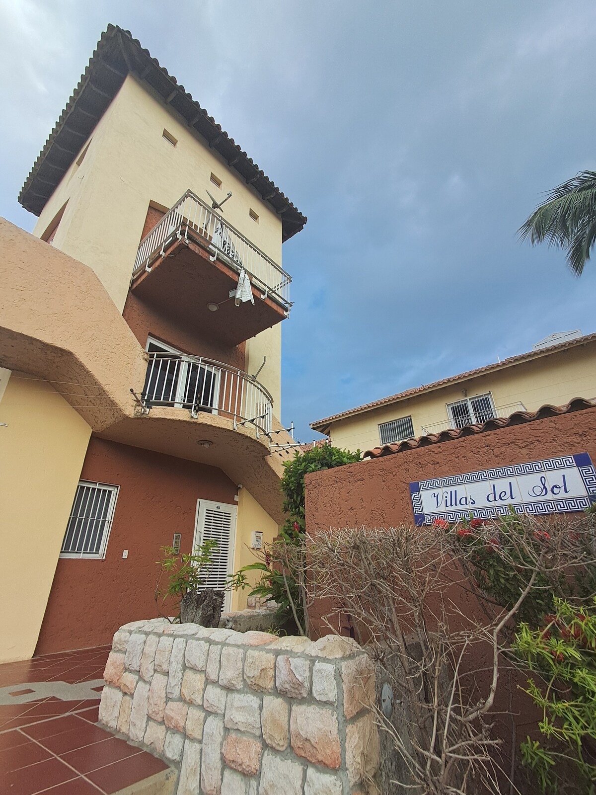 The Tower of Villas Del Sol - Apartments for Rent in Lecherías ...