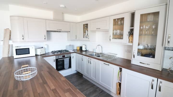 Contemporary 4 Bedroom Apartment With Marina Views - Falmouth