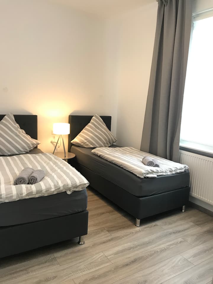 Holiday Apartment - Free Parking - Wifi - Apart 1 - Essen
