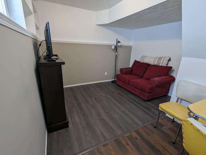 Cozy Vintage Basement Suite - Yellowknife