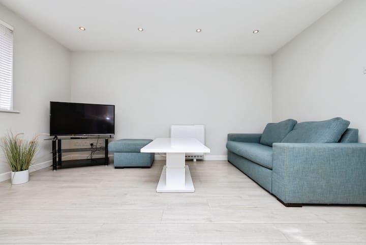 An Outstanding 2 Bed Apartment - London