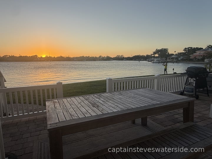 The Sunset Sanctuary At Captain Steve's Waterside - St. Petersburg, FL