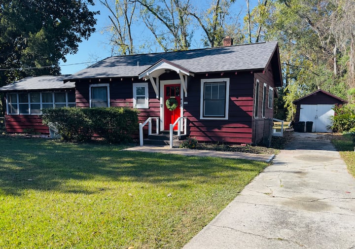 King Bed • Long Driveway • Gym • Near Dt Jax& I-10 - Jacksonville, FL