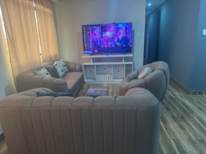 Amplio Dpto. En 2° Piso - Cerca Al Mall - Trujillo