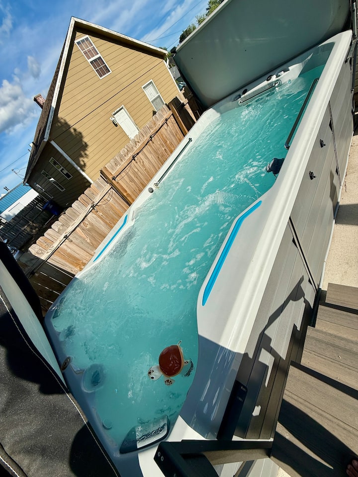 Pet Friendly With Swim Spa Near The Dsm Airport - Des Moines, IA