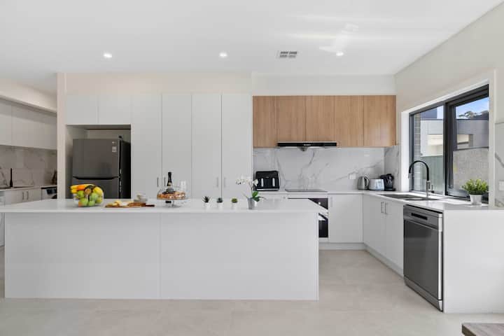 4bedroom 2parking House@flynn #Smarttv#desk#wifi7 - Canberra