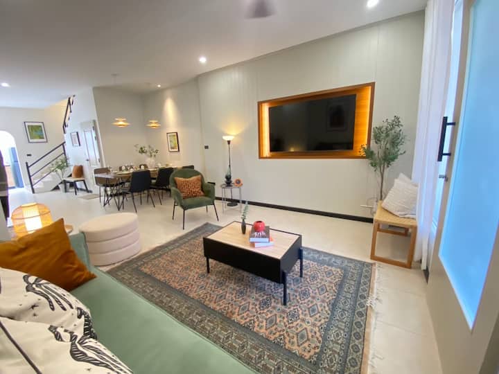 Villa Patong Quiet Street W/rooftop, Sleeps 8 - Patong Beach