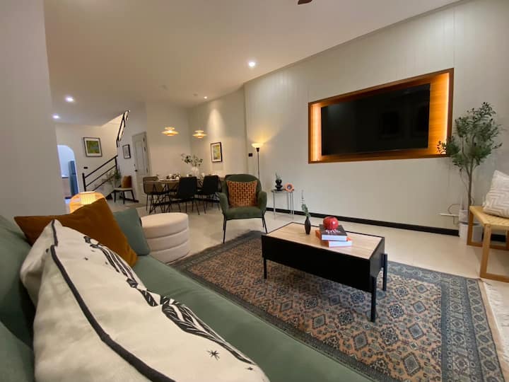 Patong Villa W/ Rooftop Near Beach/bangla Sleeps 8 - Patong Beach