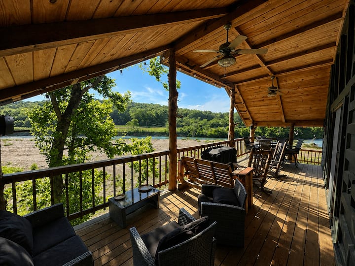 Riverfront+jacuzzi+fireplace+9bed+3bath+bar+bbq - Gainesville, MO