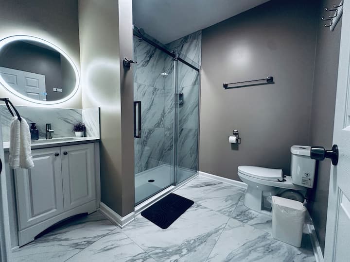 *Riverview*walk To Falls*newly Renovated*4 Bdrms* - Niagara Falls, NY