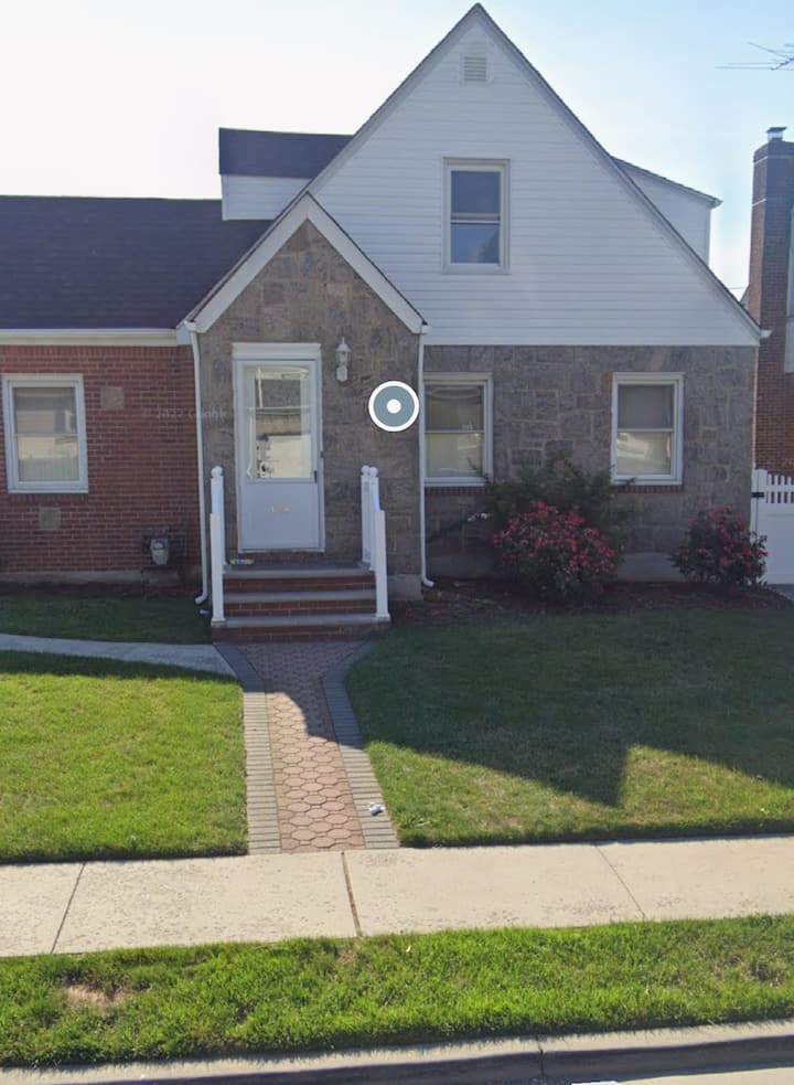 Easy Living For 4 - Valley Stream, NY