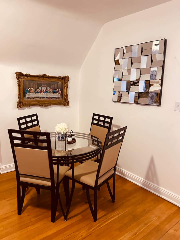 Easy Living For 4 - Garden City, NY