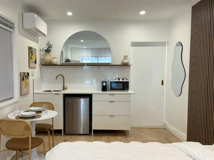 Self-contained Studio - Gold Coast