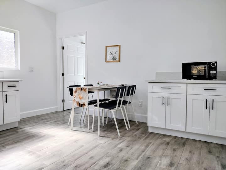 Private New Guesthouse Near Knott's & Disneyland - Cypress, CA