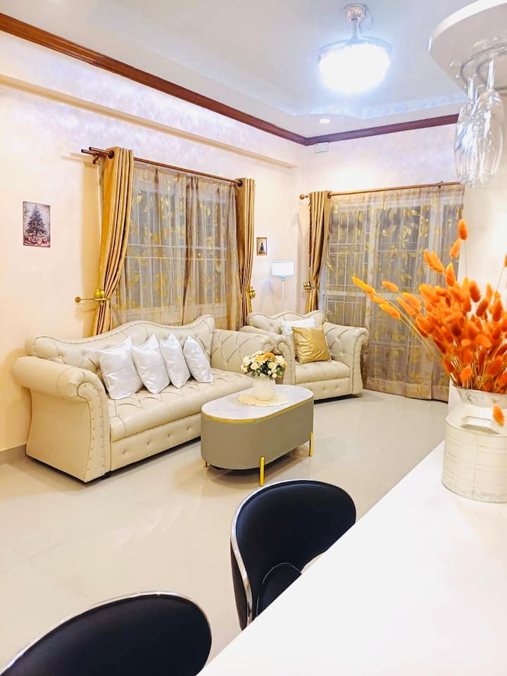 The Alpine Chalet
Vacation Villa:projector, Jacuzz - Sattahip