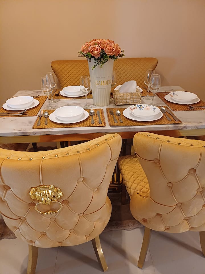 The Alpine Chalet
Vacation Villa:projector, Jacuzz - Sattahip