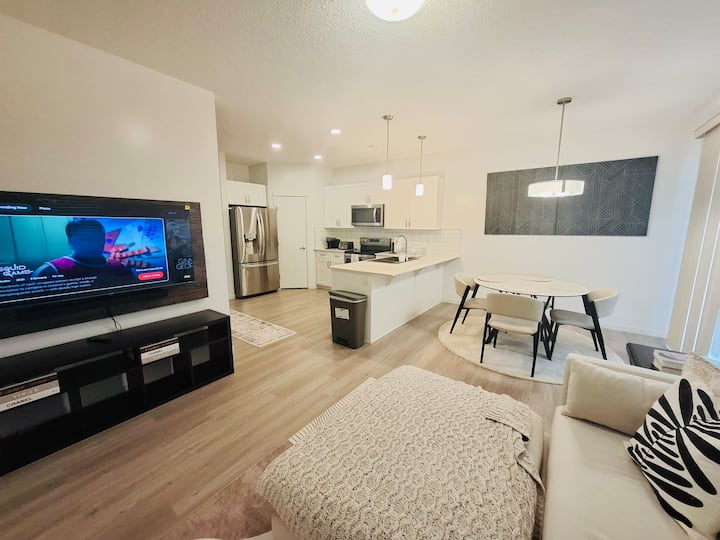 *Modern 4bdrm Home-2 King Bed- Full House* - Beaumont