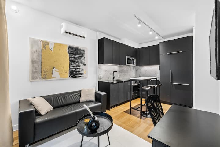 Wow New Condo Downtown Montreal (Pool+gym) - Montréal, QC