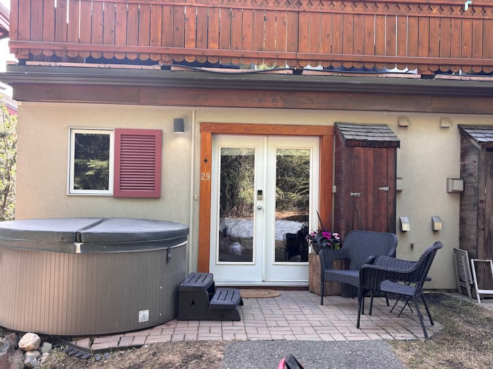 Steps To The Village • Private Studio With Hot Tub - Sun Peaks Resort, BC
