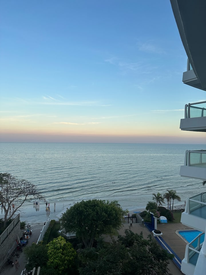 Spacious 2br Oceanview | Beachfront Access - Hua Hin