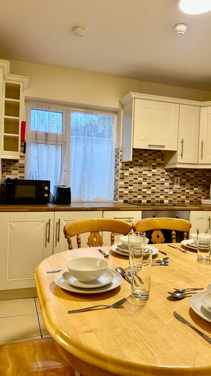 Large Group Retreat | Sleeps 20 | Self Check-in - Oranmore