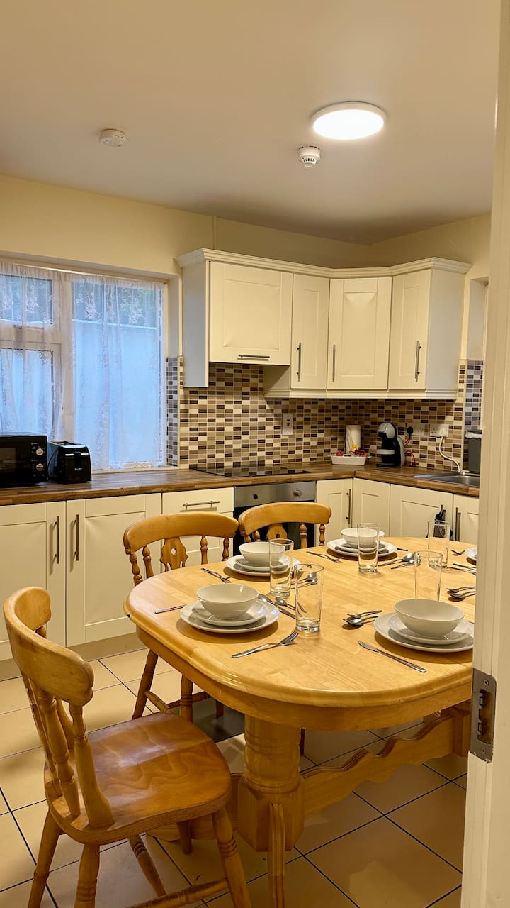 Large Group Retreat | Sleeps 20 | Self Check-in - Galway