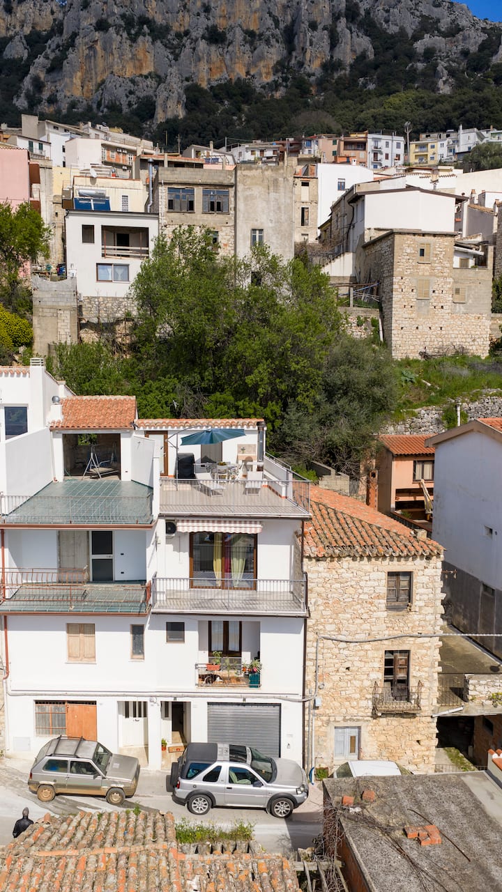 House Mare E Supramonte Cin: It091006c2000s5802 - Baunei