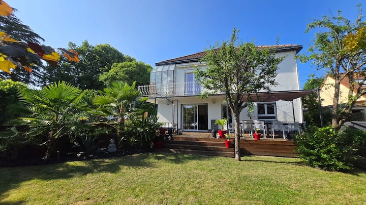 Maison Grande Capacité à Tours. - Tours
