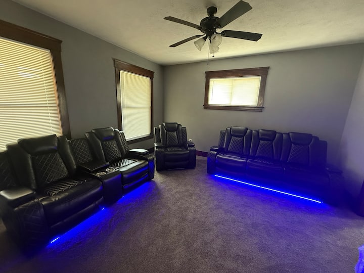 Newly Remodeled Spacious Home! Big Groups Welcome! - Sandusky, OH