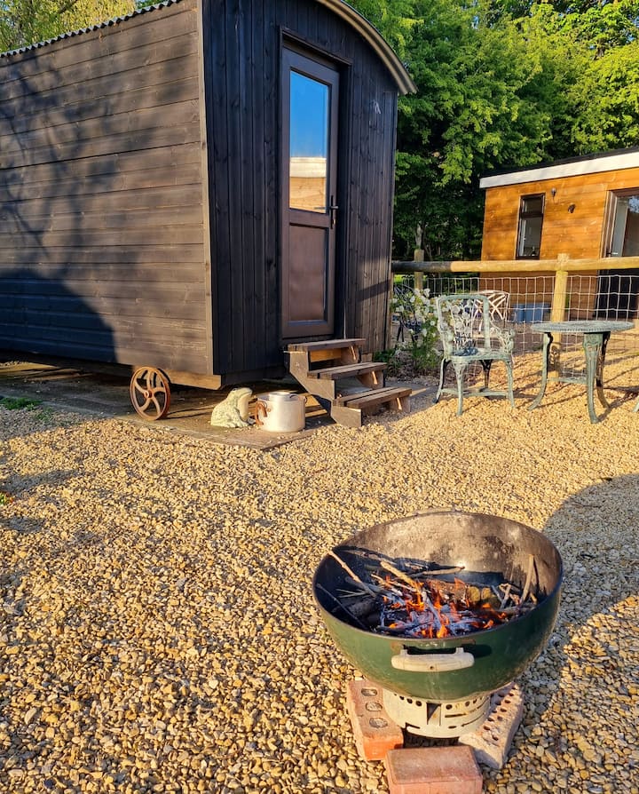 A Small But Cosy Shepherd Hut. - Weston-super-Mare