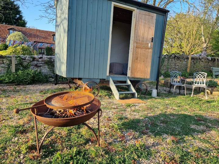 Small But Cosy Glamping Hut - Weston-super-Mare