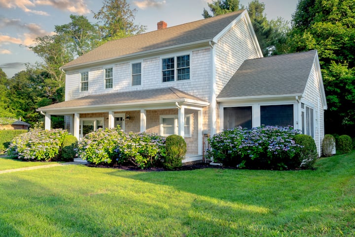 Lake Street Haven- Sleeps 8 And Short Walk To Town - Oak Bluffs, MA