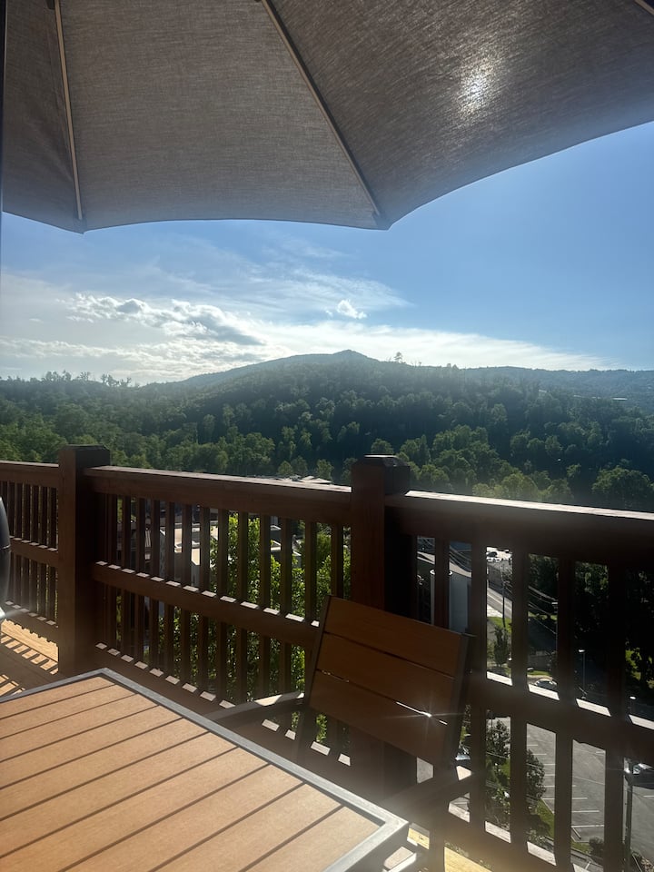 Woodland Lodge Over Gatlinburg - Gatlinburg, TN