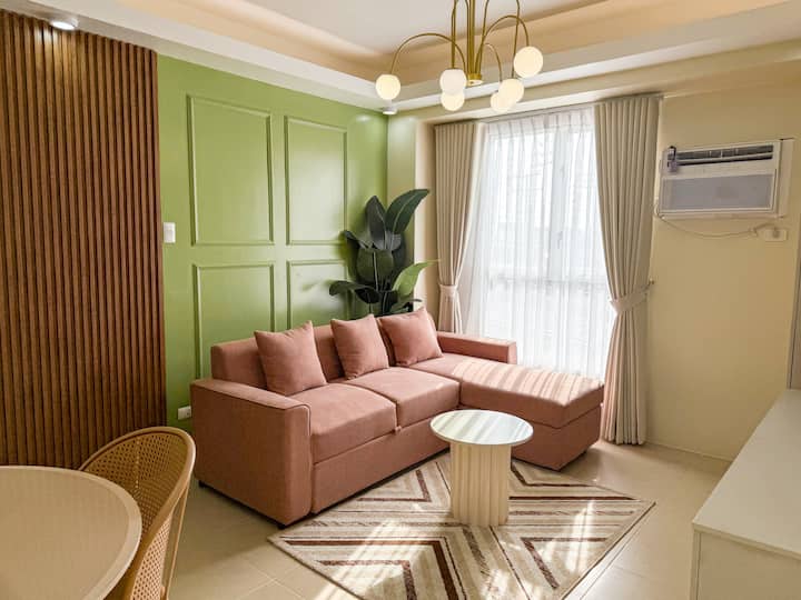 Homey 2br Escape | Avida Towers Sucat W/ Parking - Parañaque