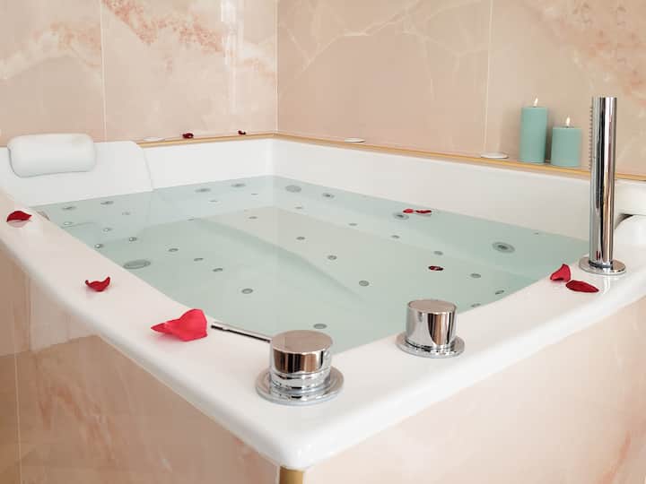 L’instant - Centre Ville - Jacuzzi - Savoie