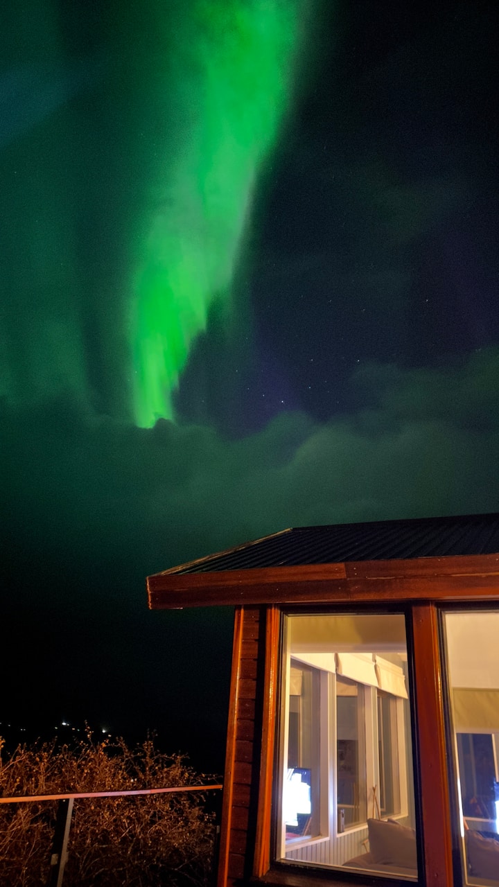 Cozy Summer House By The Lake - Iceland
