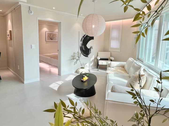 3 Min To Ddp | Large Living · 65” Tv · Sleeps 7 - South Korea