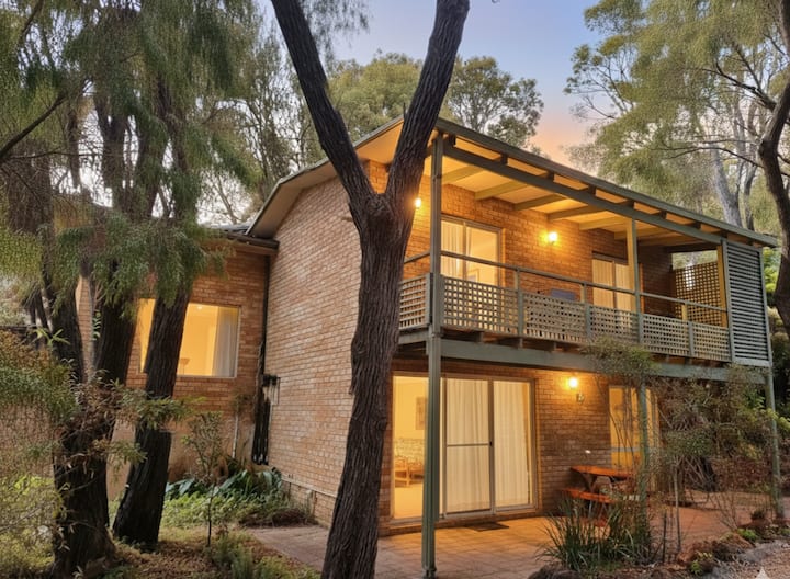 Riverbend Retreat: Walk To Town. Forest Living. - Margaret River