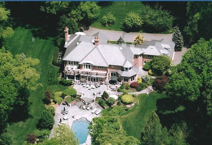 Gold Coast Estate In Brookville - Garden City, NY