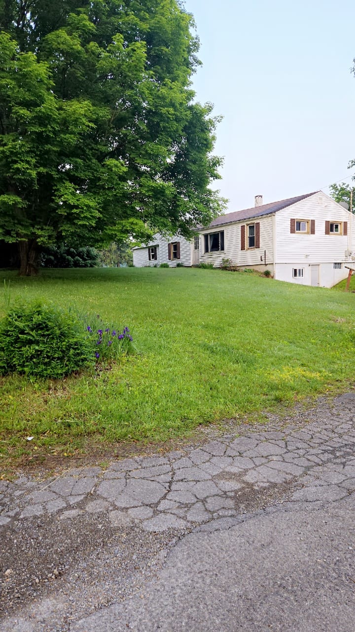 Charming 3 Bedroom House - Keystone Safari, Grove City