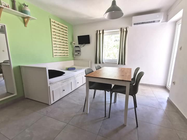 Pistachio Apartment With 2 Bedrooms Near Festivals - Novalja