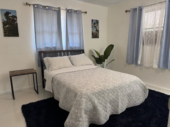 Private Room • Near Siesta - Sarasota, FL
