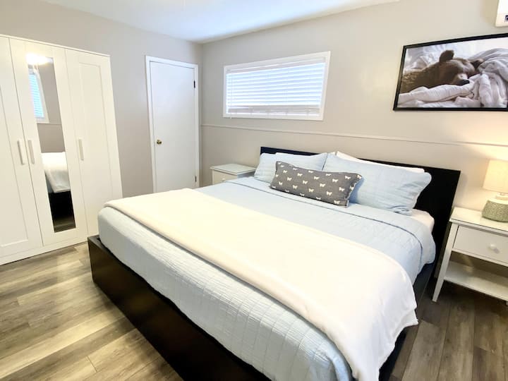 Mama Bear's Hideaway Located On Main St. - Red River, NM