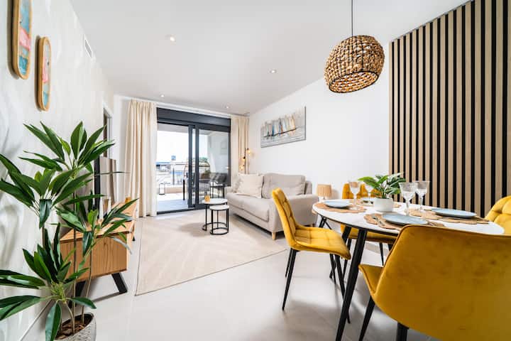 Sleek Modern Retreat | Pool, Balcony & Parking - Torrevieja