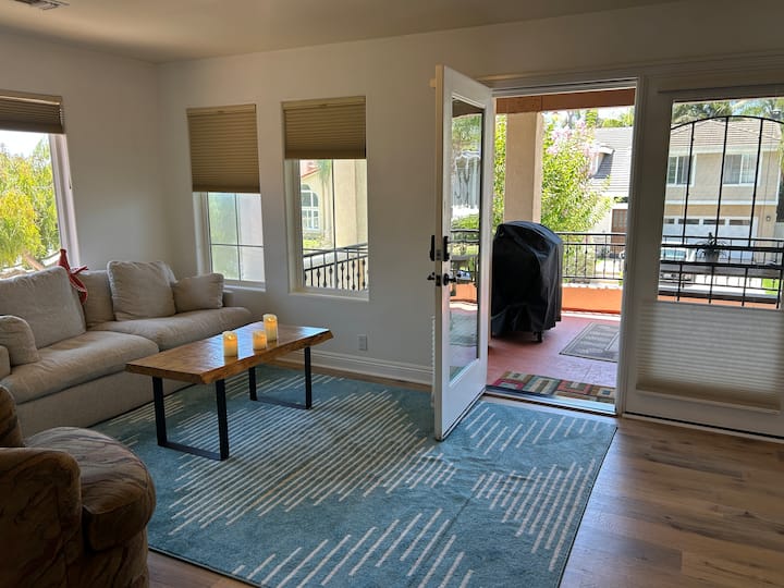 Walk To Beach 2-bedroom 1-bath Apartment - Encinitas, CA