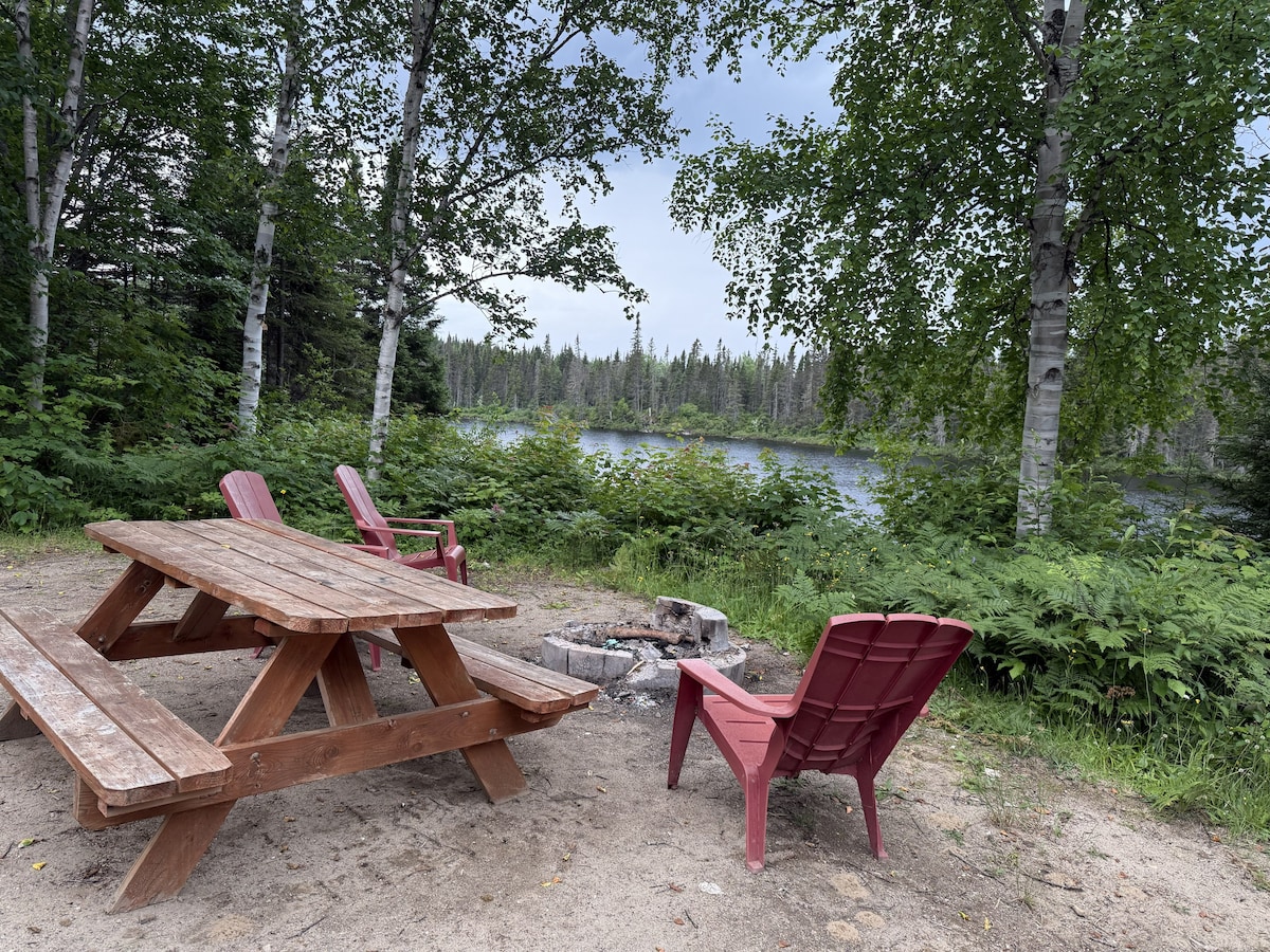 The shattered chalet - Cabins for Rent in La Haute-Côte-Nord Regional ...