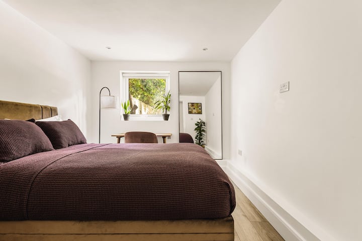 Spacious 3 Bed Apt With Garden - London