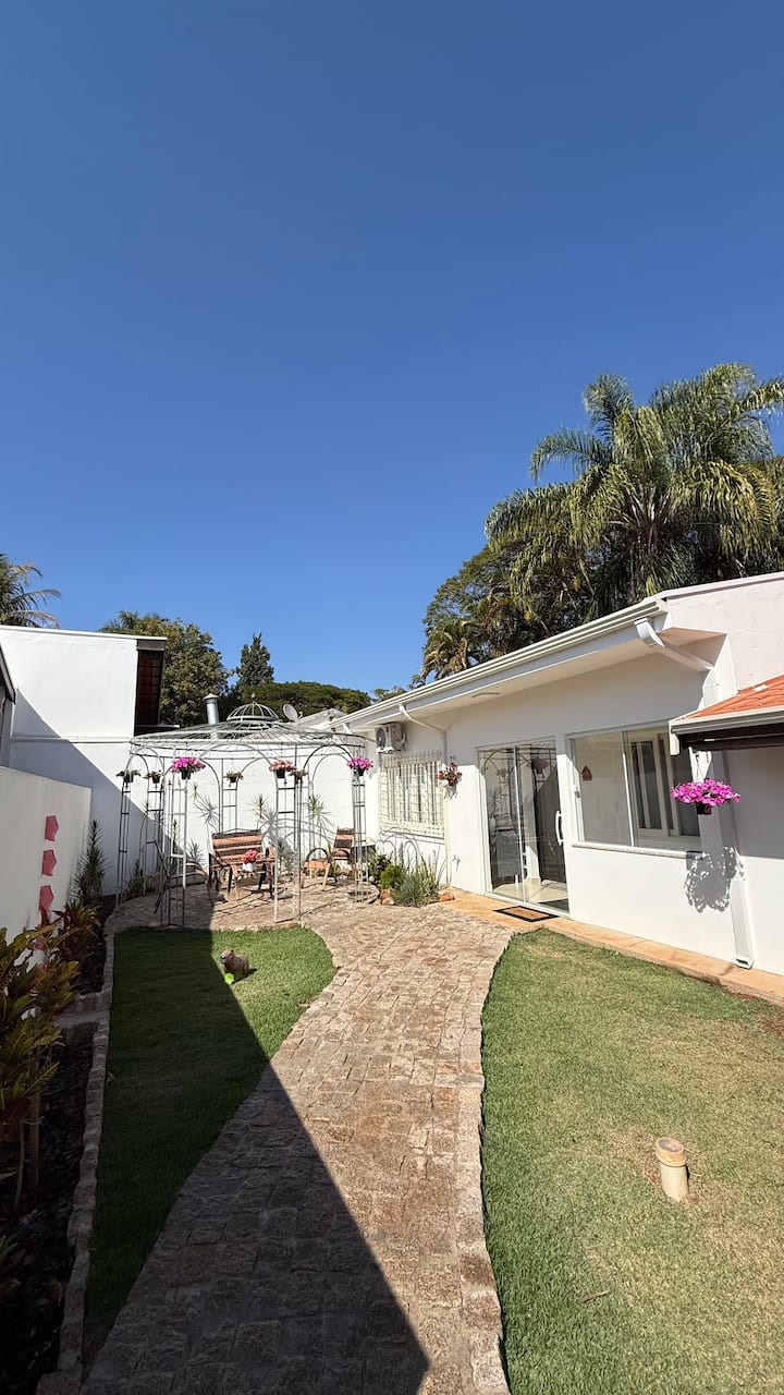 Casa Entre Cafés E Flores - Holambra