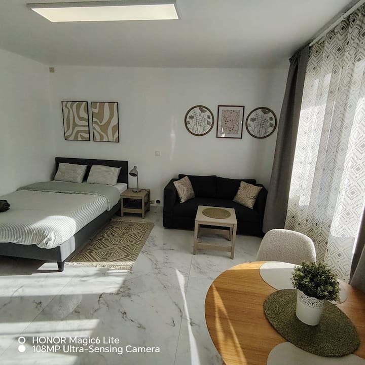 Studio Spacieux ,Chaleureux Et Cosy - Waremme